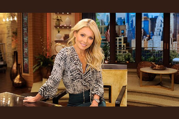 15 GIFs Of Kelly Ripa From Her 15 Years On 'Live!'