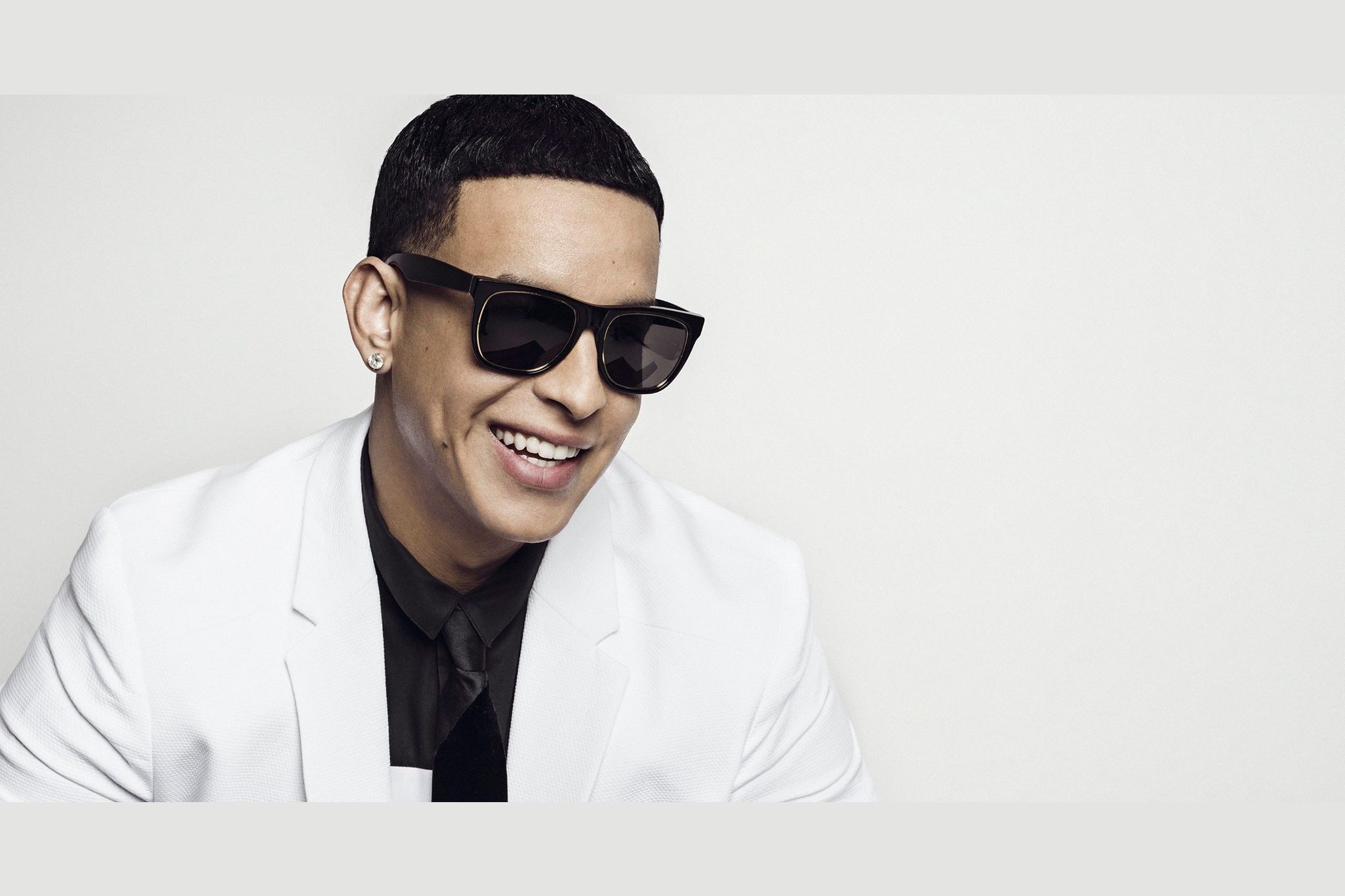 Combina la imagen con el video musical de Daddy Yankee