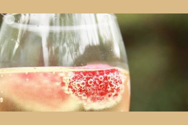 10 Champagne Cocktails To Ring In The New Year