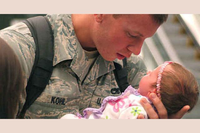 16 Powerful Pictures Of Soldiers Reuniting With Their Loved Ones