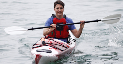 Canadian Prime Minister Justin Trudeau Kayaks Over To A Family And ...