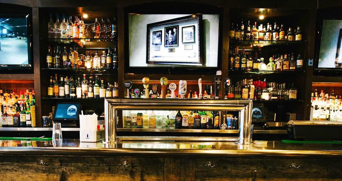 ENJOY THE BEST HAPPY HOURS IN NYC AT THE THREE MONKEYS